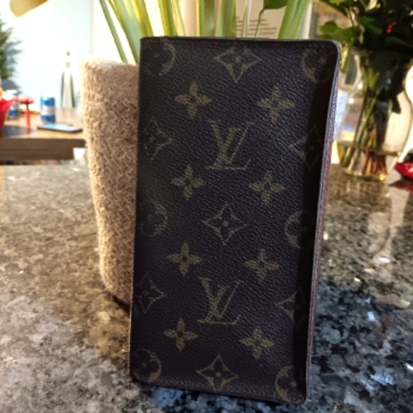 Louis Vuitton | Bags | Louis Vuitton Checkbookcard Holder Wallet ...